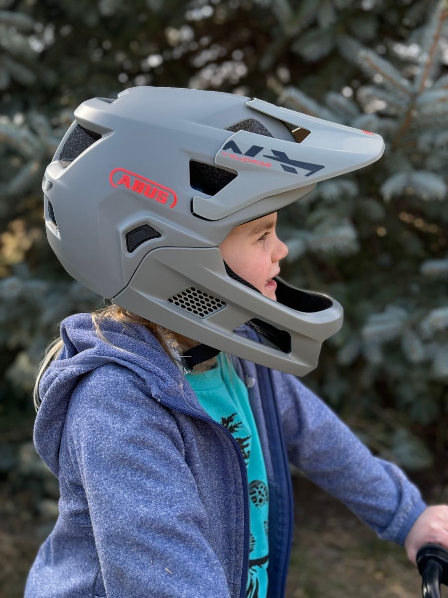 Choosing a Kids Full Face Helmet - Kids Ride Bikes