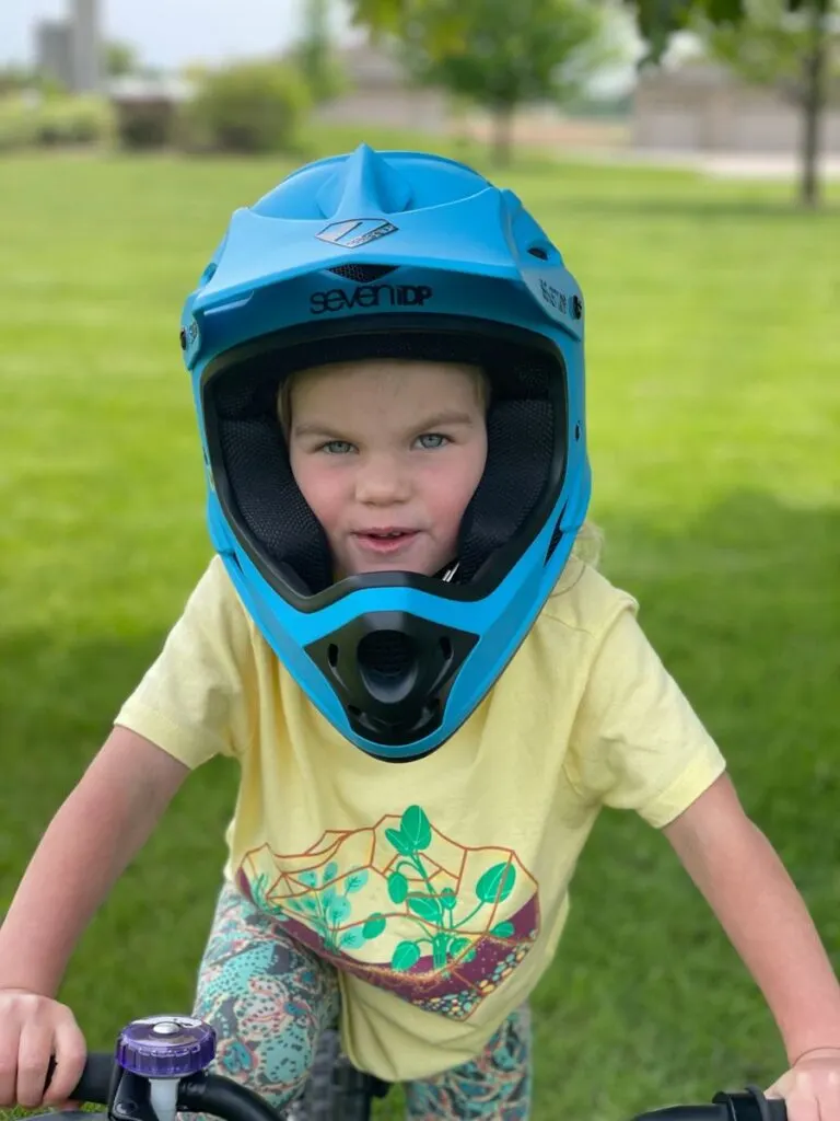 Choosing a Kids Full Face Helmet - Kids Ride Bikes