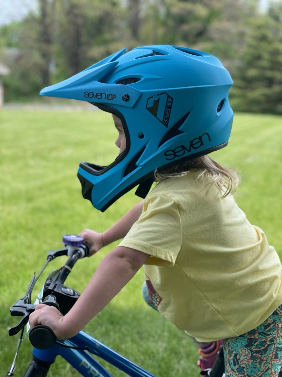 Choosing a Kids Full Face Helmet - Kids Ride Bikes