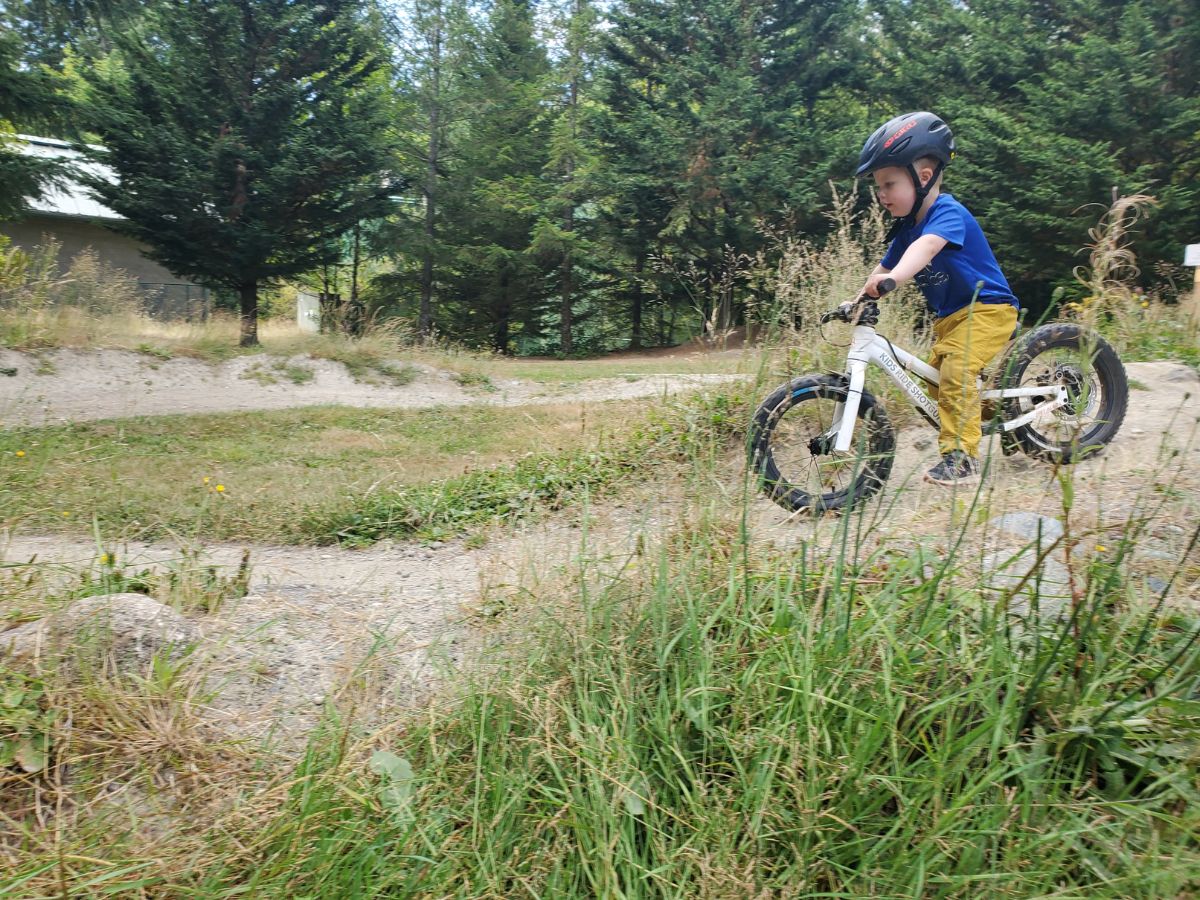 Dirt Hero Off-Road Balance Bike Review - Kids Ride Bikes